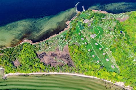 Luftaufnahme Putbus Küstenbereich der Ostsee Insel Vilm in Putbus