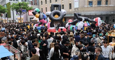 미응이와 함께하는 명동 페스티벌 퍼레이드 연합뉴스