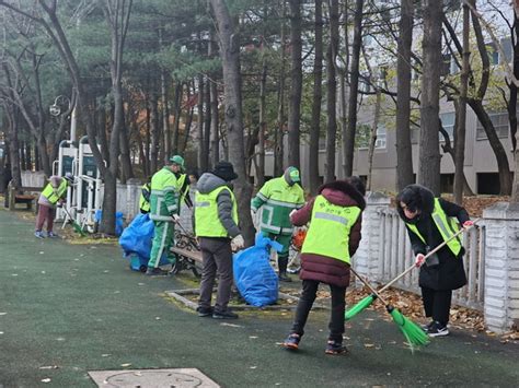 권선구 권선1동 통학로 주변 낙엽 대청소 실시