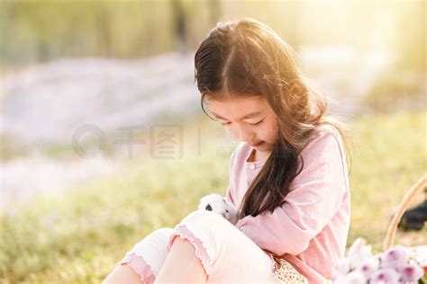 白昼高清图片 可爱的女孩在户外 人像图片免费下载格式5184像素编号69377818 千图网