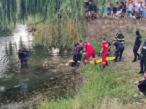 Un tânăr de 23 de ani a murit înecat după ce a rămas blocat în mâl