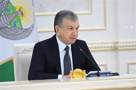 Президент раскритиковал хокимов и чиновников которые не разбираются в политике