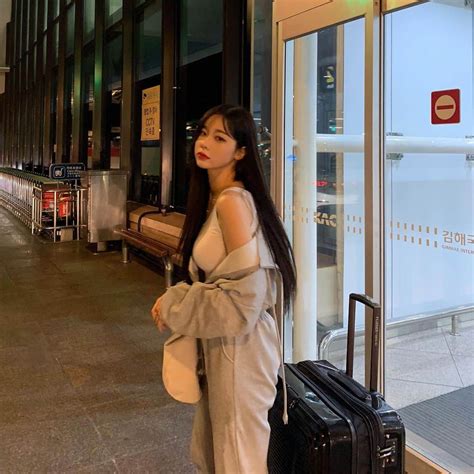 ナム・スミンさんのインスタグラム写真 ナム・スミンinstagram「꾸준히 사랑 받는 허그 스트링밴딩 점프수트 재입고 했어요🖤