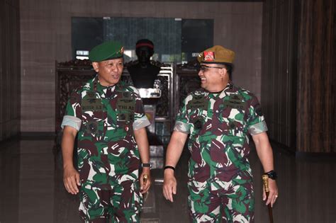 Pangdam Pattimura Terima Kunjungan Danpussenarmed MALUKUEXPRESS