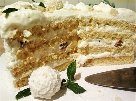 Бисквитный Торт Рафаэлло с кокосовой стружкой и миндалем рецепт с фото ...