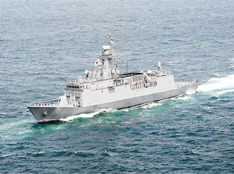 韓軍艦裝對地導彈 反擊朝挑釁 東方日報