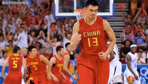 中国男篮2场惨败62分，赵睿赛后做惊人决定，姚明批准，乔帅心疼球迷世界杯比赛