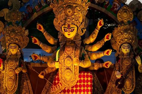 Durga Puja 2023 মা দুর্গা আসছেন উত্তর দক্ষিণ কলকাতার কোন পুজো কী