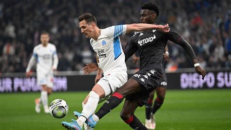 Mercato Om Arkadiusz Milik Est à Turin Pour Finaliser Son Transfert