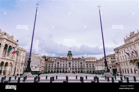 Piazza Unita D Italia In Der Innenstadt Von Triest Friaul Julisch