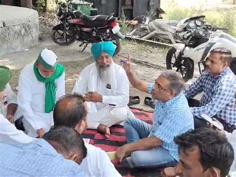 Farmers Sitting On Dharna In Power House बिजली घर में धरने पर बैठे