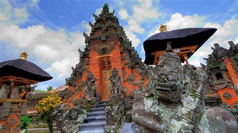 Batuan Temple Yas Bali Tour