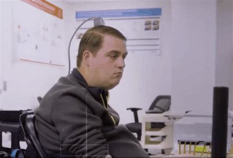 美国医生发明植入大脑的芯片 能收集大脑指令 让瘫痪者控制四肢