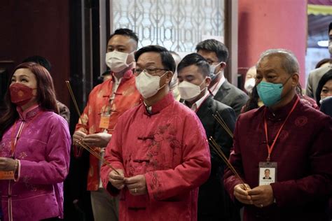 车公庙求签︱刘业强为港求得中签 与上个兔年同签 签文：威人威威不是威 星岛日报