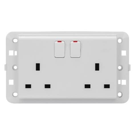Twin Switched Socket Outlet British Standard 2pe 13 A White Chorusmart Gewiss