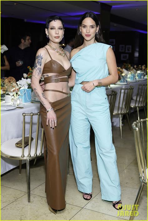 Photo Kim Kardashian Gal Gadot Hailey Bieber More Tiffany Collection