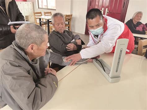 爱心捐赠暖人心 敬老院内显温情 盐城晚报 2023年03月30日03 城事
