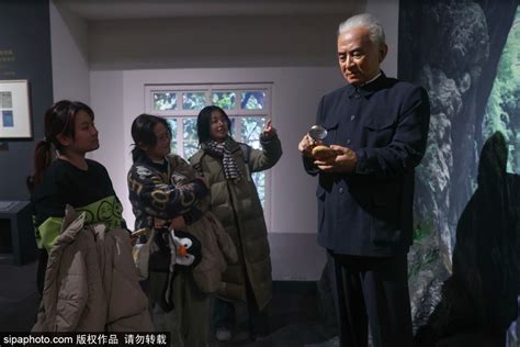 30位英模人物蜡像在中国国家博物馆展出