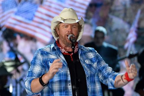 Toby Keith Salutes The Troops At Christmas
