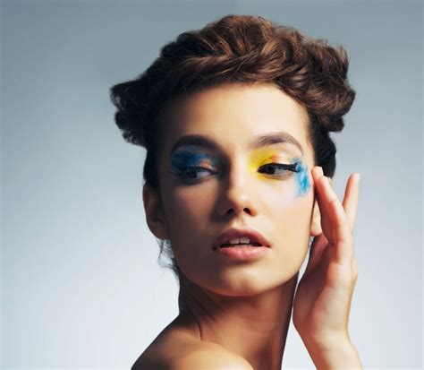 How A No Makeup Trend Is Helping To Empower Women And Redefine Beauty