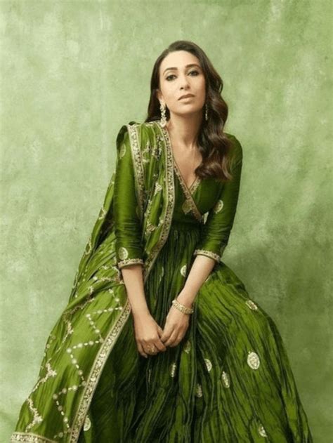Green Outfits To Flaunt On 6th Day Of Navratri News9 Live