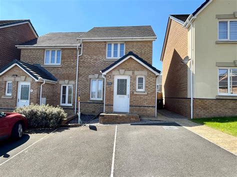 Rhodfa Sirhywi Gellihaf Blackwood 2 Bed Semi Detached House £200 000