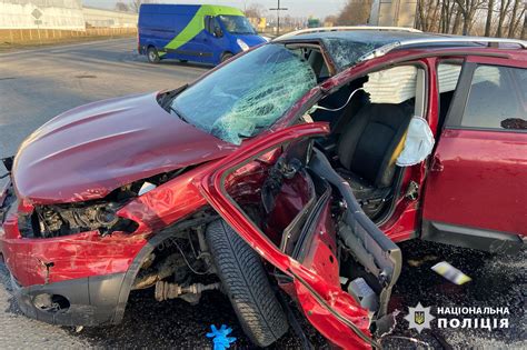 ДТП на Черкащині біля Умані фура зімяла легковик двоє людей у лікарні ФОТО Читайте на Ukr Net