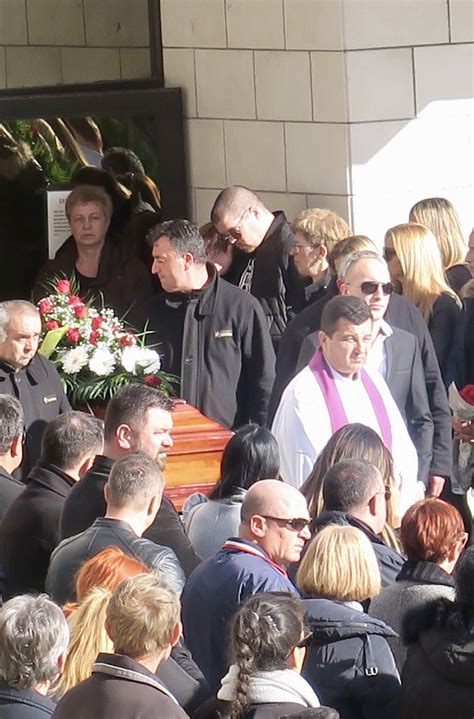 Galerija slika Doživotni zatvor Slavoncu koji je nožem ubio ženu u Njemačkoj sata