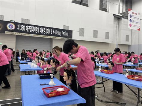 가위와 빗으로 써내려간 실력의 무대대구과학대 쪽머리부터 커트까지 전면 석권