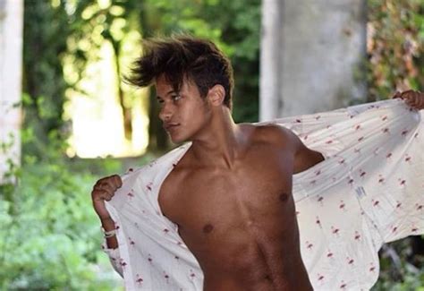 Denis Dosio Ecco La Canzone E La Fanfiction A Lui Dedicate