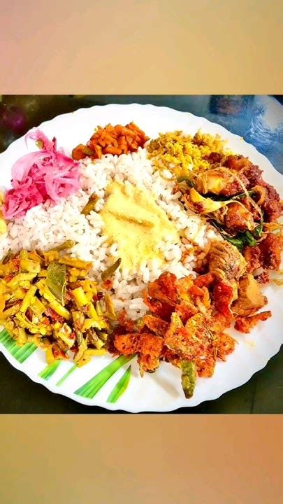 ഒരു വർഷത്തെ പ്രവാസജീവിതത്തിനു ശേഷം വീട്ടിലെ ഭക്ഷണം കാണുമ്പോൾ ഉള്ള