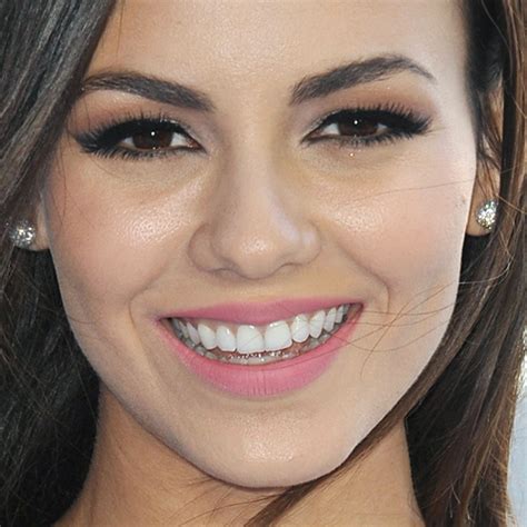 Victoria Justice Makeup Black Eyeshadow Bronze Eyeshadow And Peach