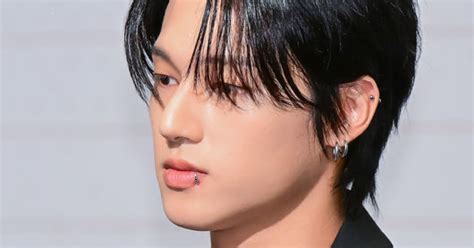 에이티즈 우영 생각에 잠겨 [사진]