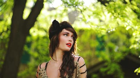 Women Depth Of Field Brunette Wallpaper Coolwallpapersme