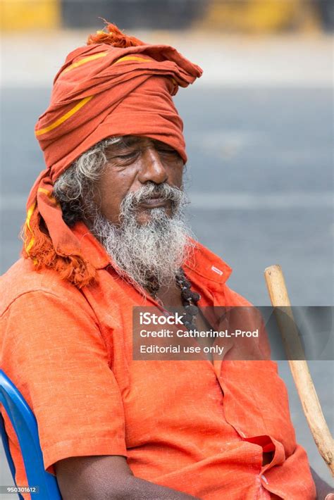 은둔자 Ramana Maharshi에서 세로 Sadhu입니다 Sadhu는 거룩한 사람 고 행 생활 및 힌두교의 영적 관행에 집중