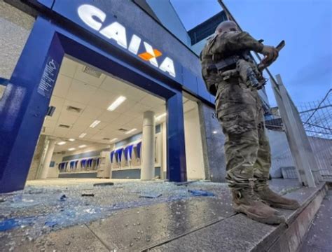 Quadrilha ataca agência da Caixa na Ilha do governador 11 criminosos