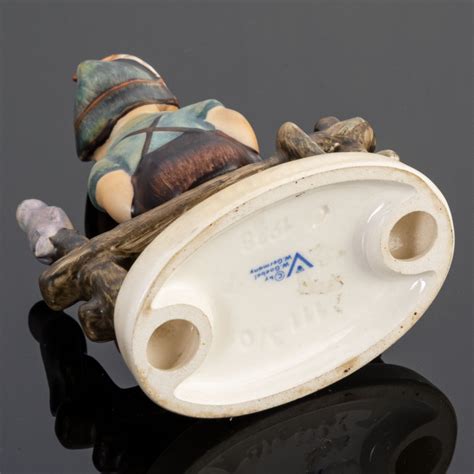 Статуэтка Мальчик на заборе фарфор роспись Goebel Гёбель Западная Германия 1964 1972 гг