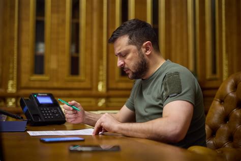 Президент України провів телефонну розмову з Премєр міністром Канади
