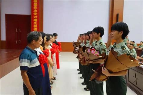 「关注」为军属献花、请军嫂作报告这个旅的表彰会不一般！