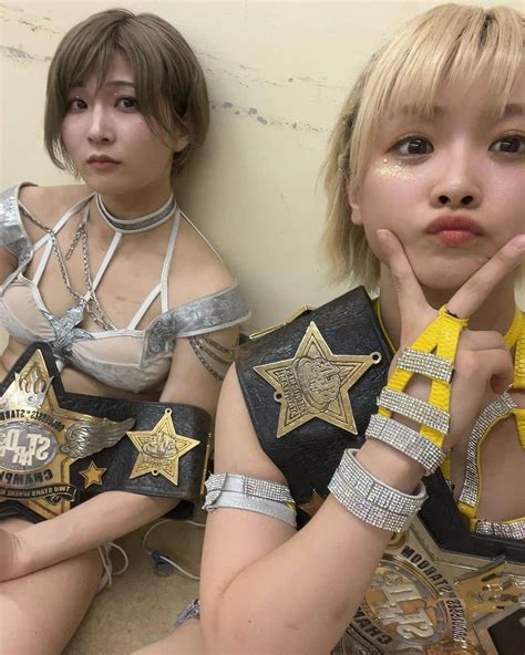 万喜なつみさんのインスタグラム写真 万喜なつみinstagram「写真撮る瞬間にふざける恒例行事。⭐️ なんだかんだで付き合ってくれる