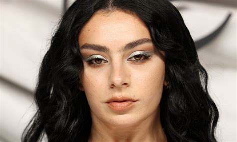 Una Montaña Rusa De Hiperpop Así Suena ‘brat El Nuevo álbum De Charlie Xcx Rolling Stone En