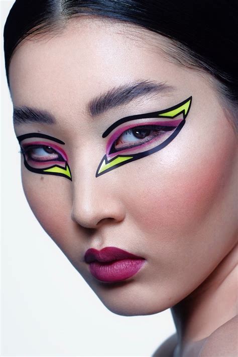 Graphic Eye Liner Perfect In Minutes Uv Yellow Details Heart Beat