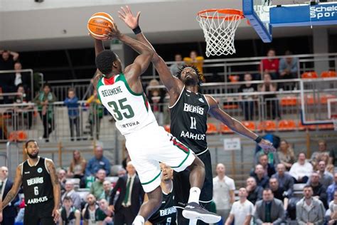 Romaric Belemene Fortaleza Física En El Real Valladolid Mate Al Aro