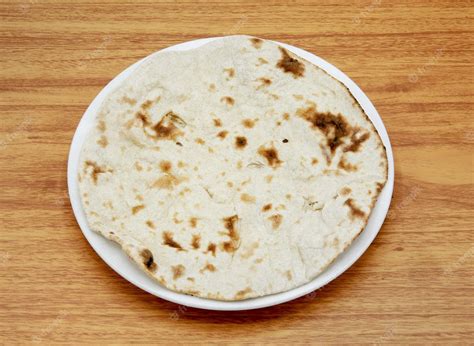 Premium Photo Plain Tandoori Roti Or Sada Roti Nun Tandoori Chapati