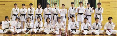 熊野、女子団体組手で6連覇 和歌山県高校総体の空手道：紀伊民報agara｜和歌山県のニュースサイト