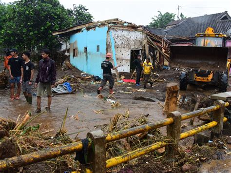 Masyarakat Jawa Barat Diminta Waspada Cuaca Ekstrem Tagar