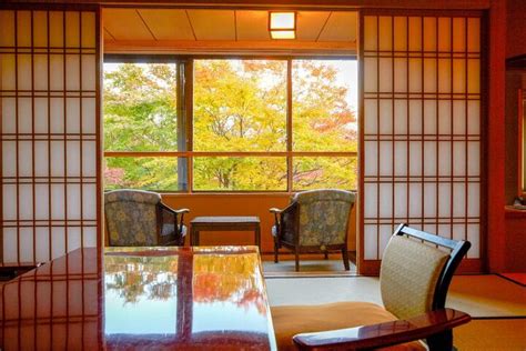 【全身で秋を満喫する名宿 Vol3】見上げると紅葉木々に囲まれた露天風呂で至福のひとときを！｜那須温泉 山楽 Preciousjp