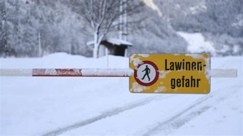 Trio Of German Skiers Killed In Avalanche In Austrian Alps 4th Missing