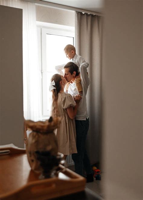 Домашняя фотосессия Семейные фотографии новорожденных Фотосессия Семейные фотосессии