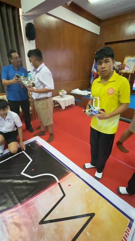 การอบรมหุ่นยนต์ ณ โรงเรียนพิชัยรัตนาคาร Facebook